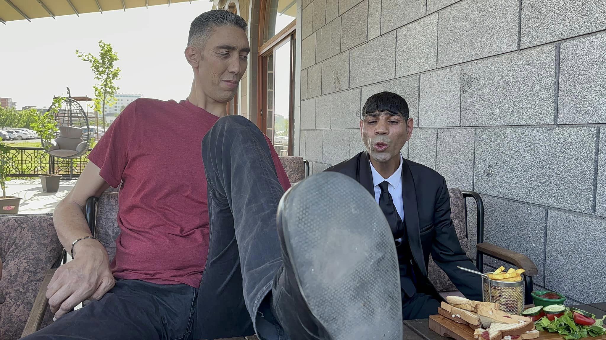 Sultan Kösen ve Hiko Baba'nın karşılaşması sosyal medyada gündem oldu ...